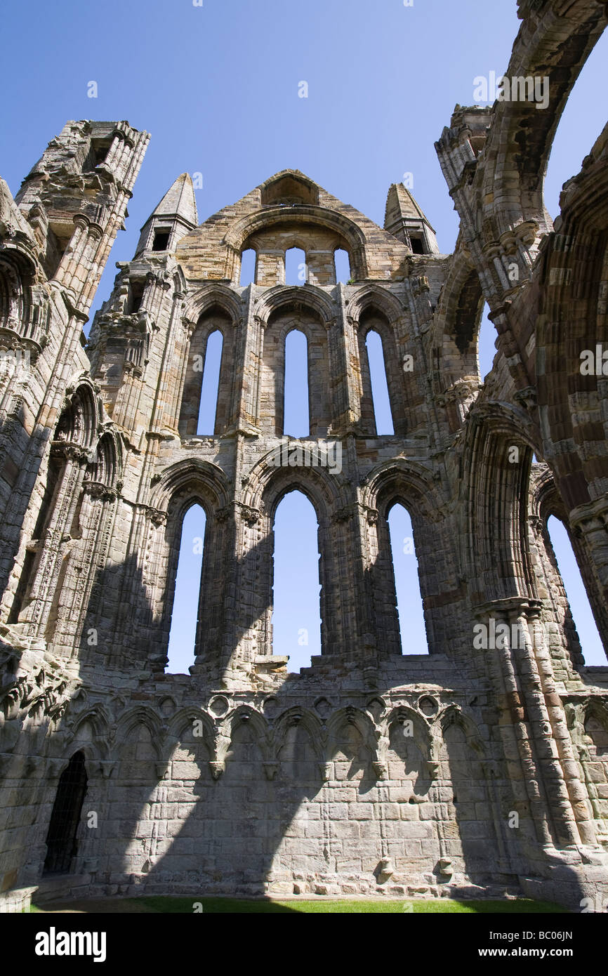The ruins of Whitby Abbey, East Cliff, Whitby, North Yorkshire, England ...