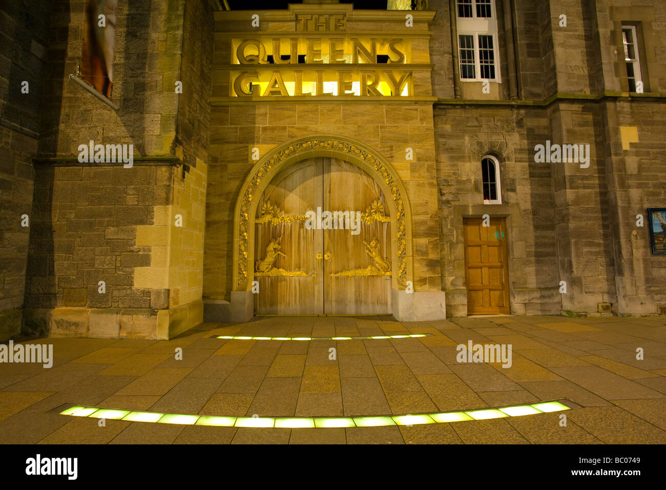 Queens gallery holyroodhouse hi-res stock photography and images - Alamy