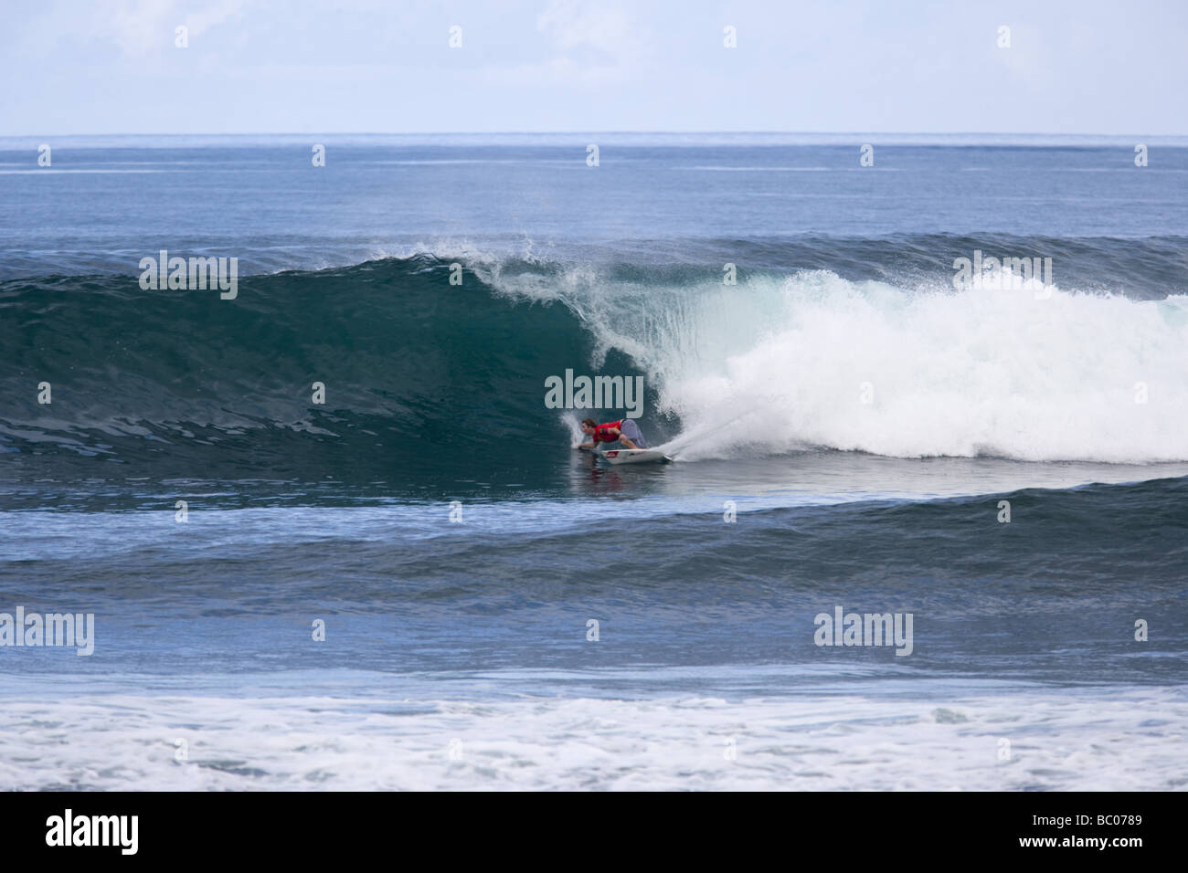 Surfing the north shore of oahu hi-res stock photography and images - Alamy