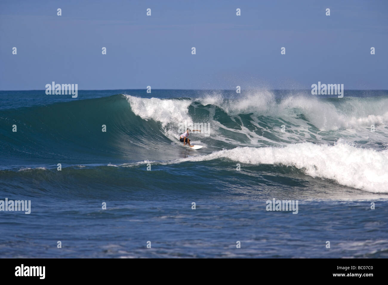 Surfing the north shore of oahu hi-res stock photography and images - Alamy