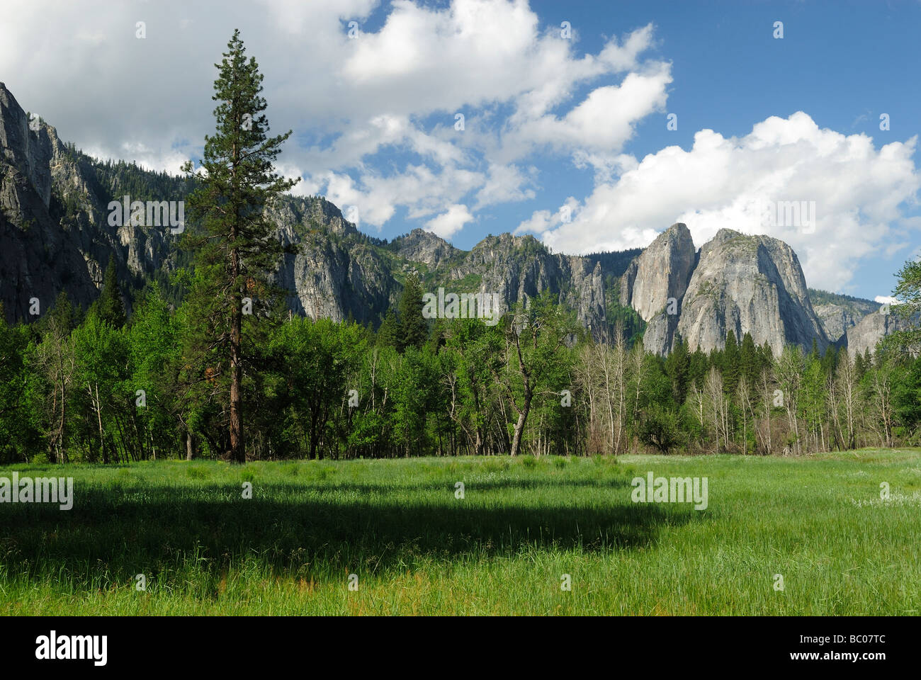 Spring in the valley hi-res stock photography and images - Alamy