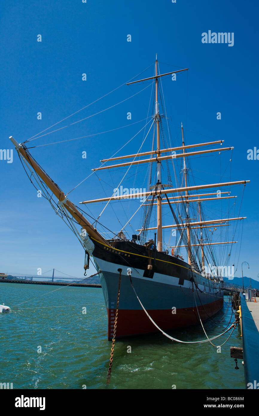 Square rigger ship hi-res stock photography and images - Alamy