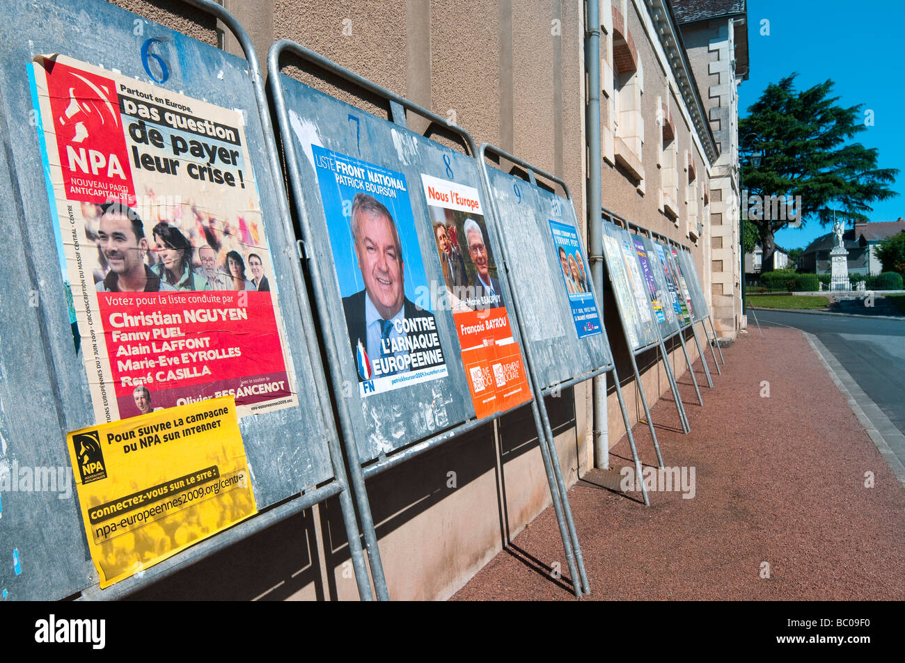 French election advertising posters hi-res stock photography and images ...