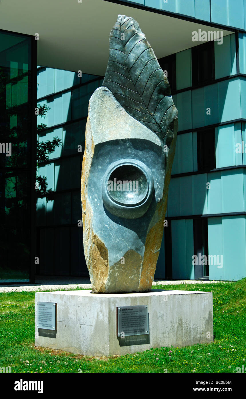 Statue Eradication by Mike Munyaradzi from Zimbabwe, Opal stone, 2007 ...