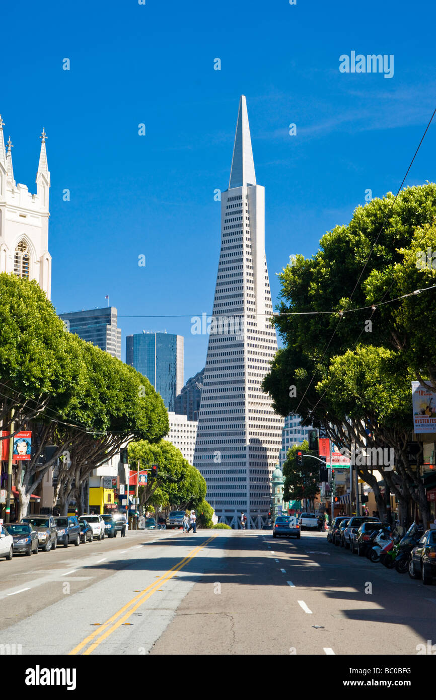 Looking down Columbus Street in San Francisco at the Transamerica ...