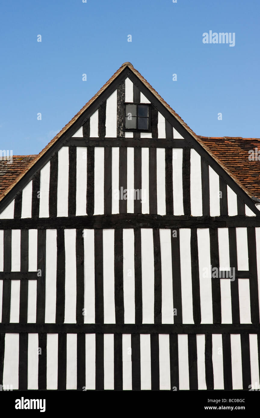 Exterior tudor timber framed house hi-res stock photography and images ...