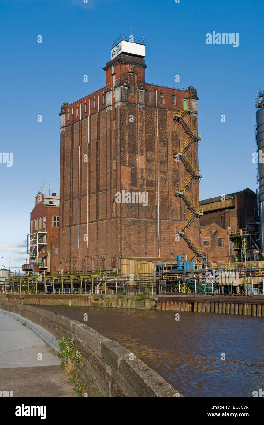 Looking upstream on the River Hull, to the old 'Isis' building, a ...