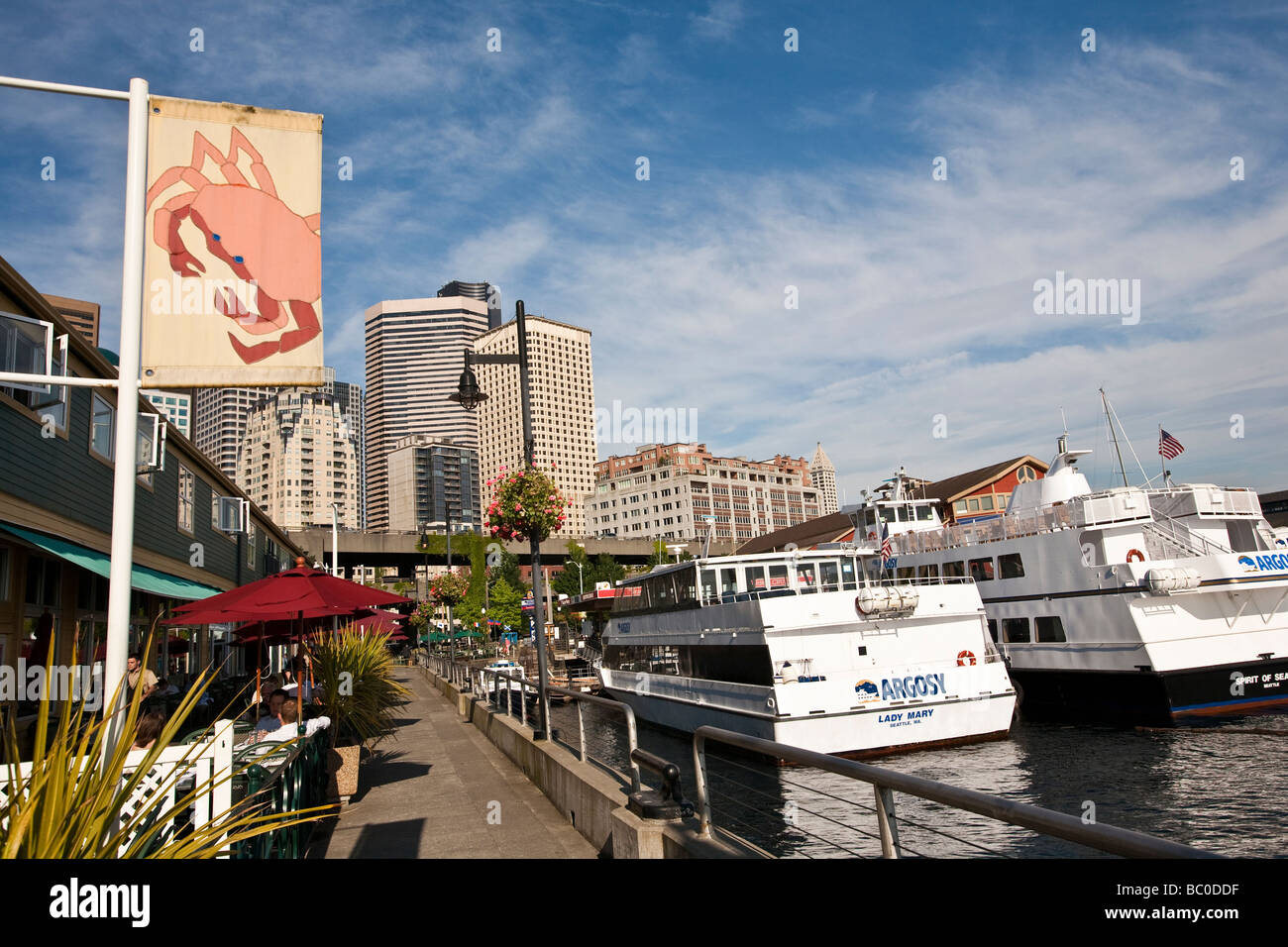 Ship sailing in seattle hi-res stock photography and images - Alamy