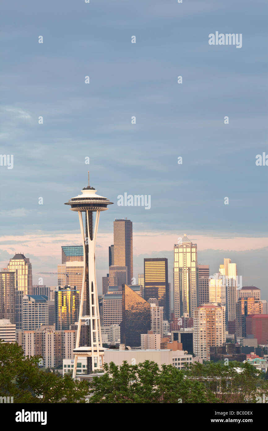 Seattle view city tourist skyscraper hi-res stock photography and ...