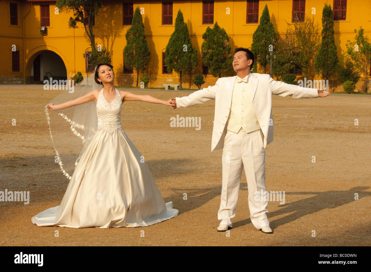 Happy asian chinese wedding hi-res stock photography and images - Alamy