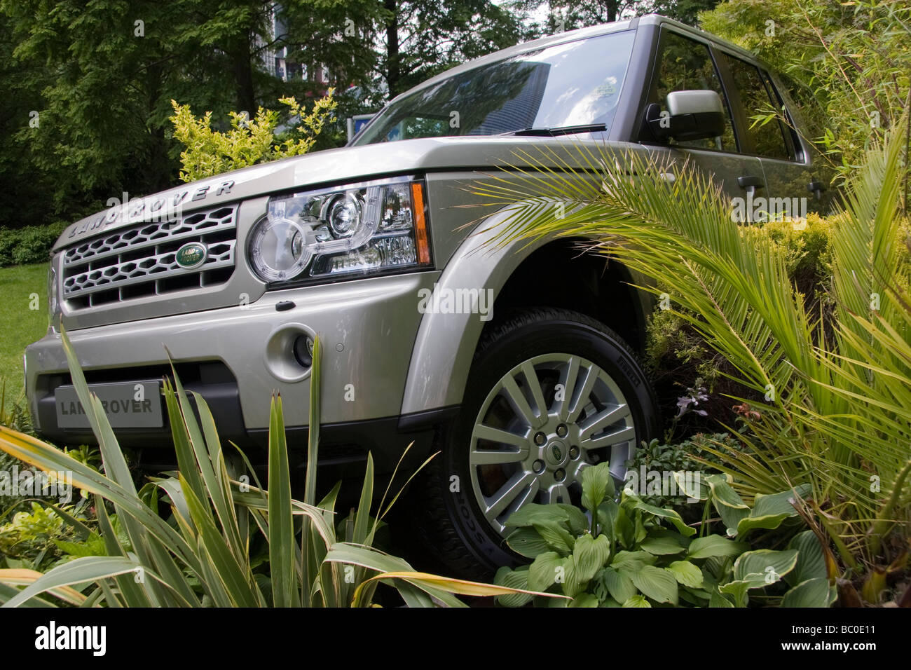 Land rover range hi-res stock photography and images - Alamy