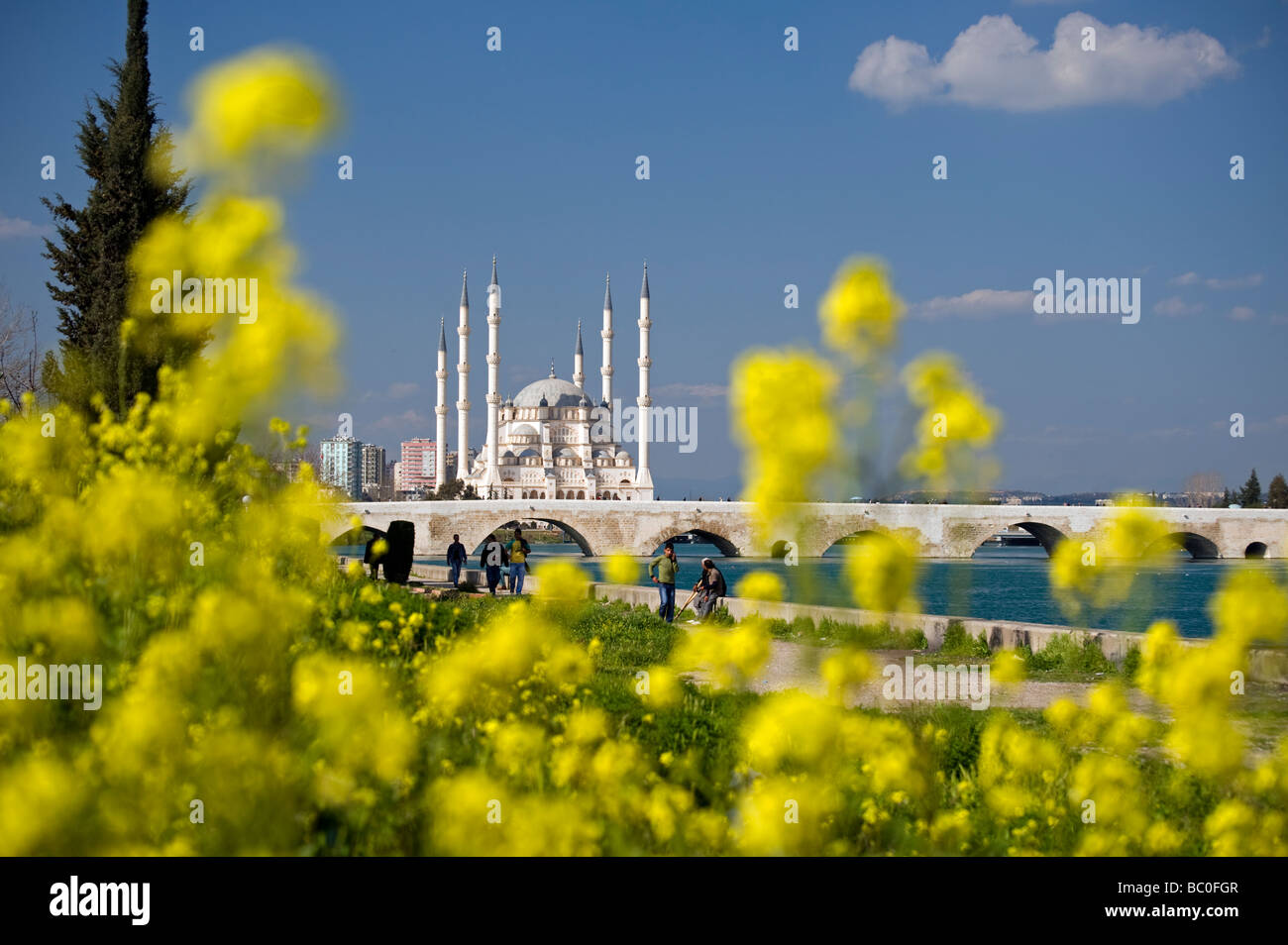 Adana Sabanci Mosque and Ceyhan River, Adana Turkey Stock Photo - Alamy