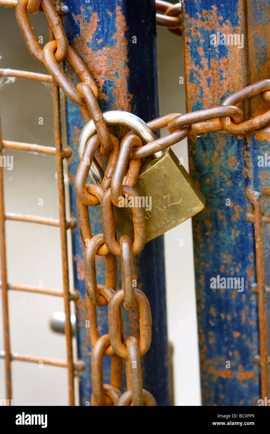 Padlock and chain Stock Photo - Alamy