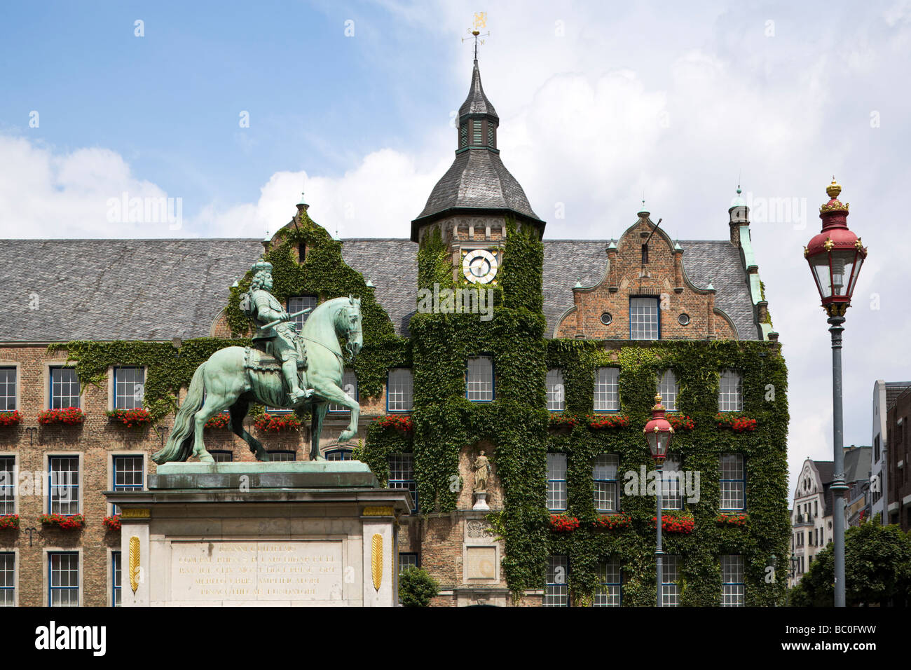 Jan wellem monument dusseldorf hi-res stock photography and images - Alamy