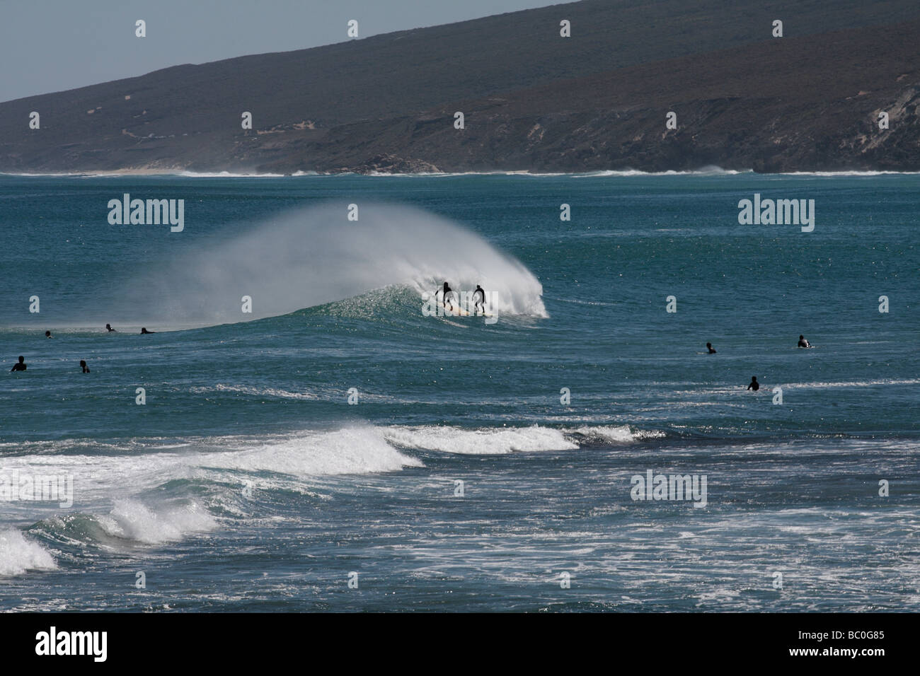 Surfing surfers surf waves breakers hi-res stock photography and images ...
