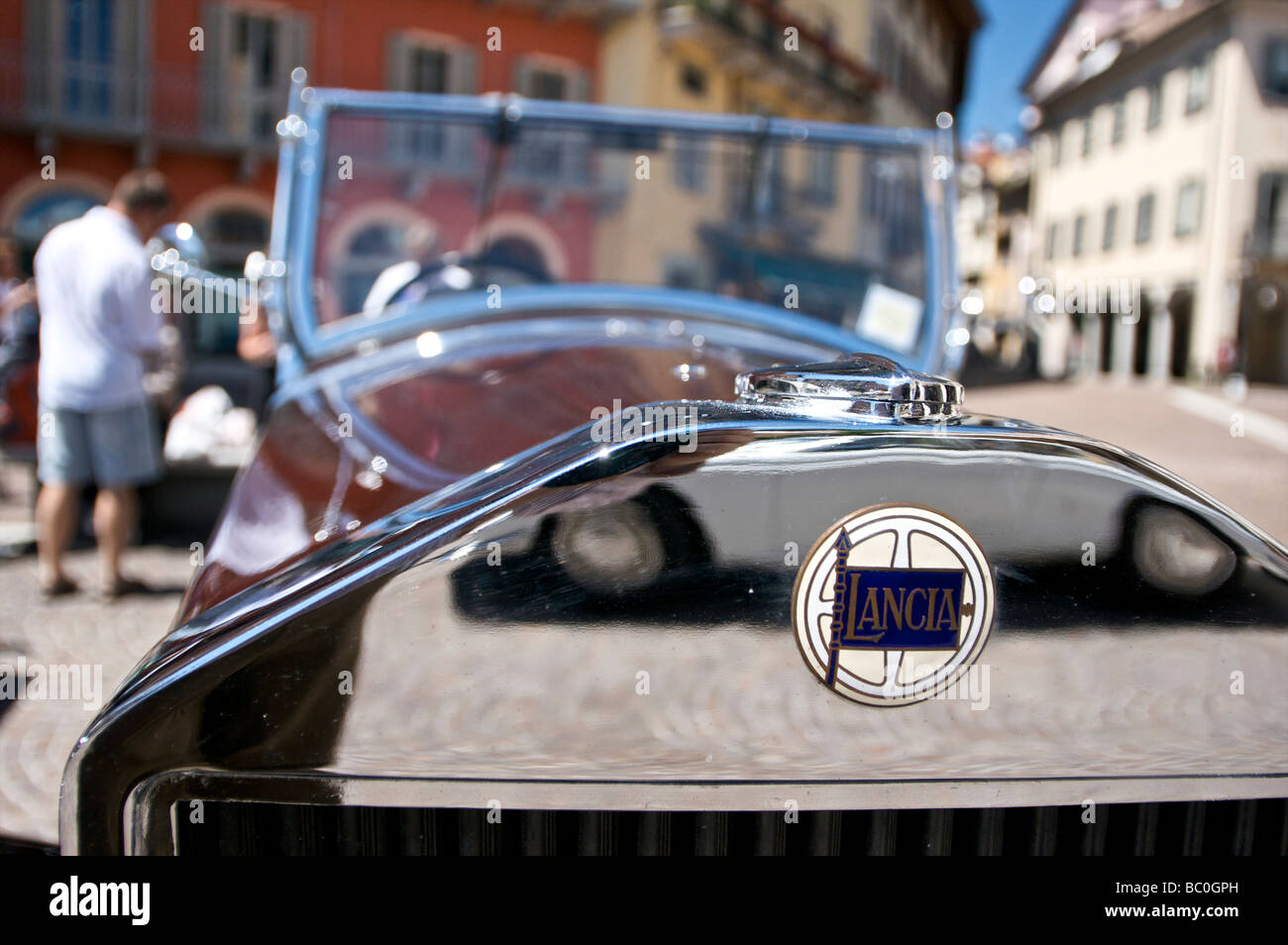 Lancia emblem on an old car Stock Photo - Alamy