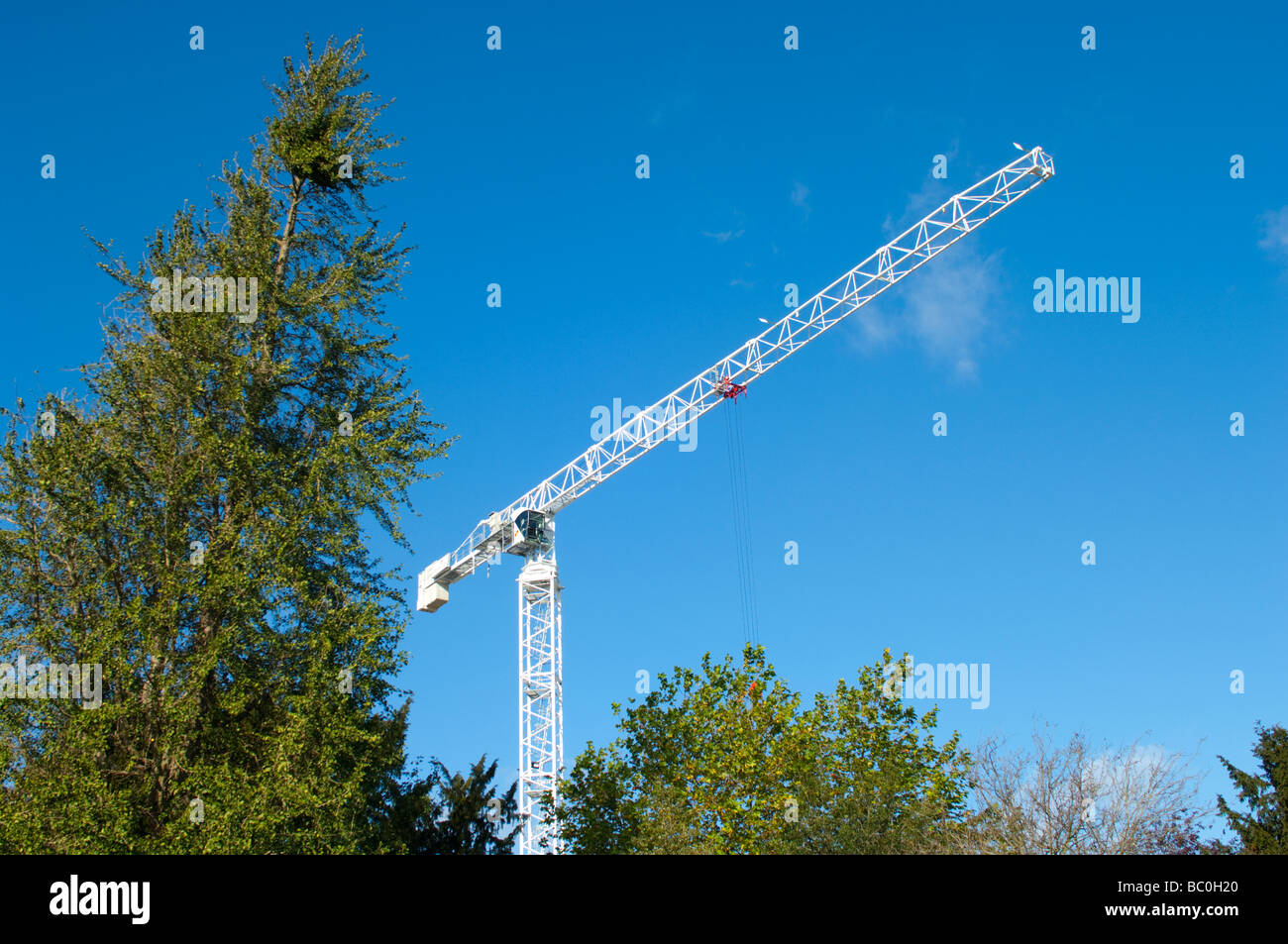 Overshadowing building hi-res stock photography and images - Alamy