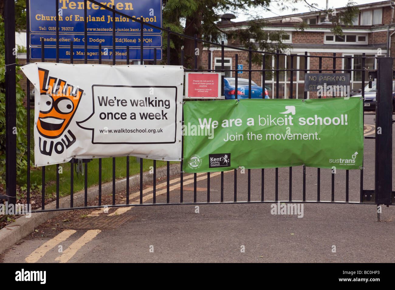 Primary school gates hi-res stock photography and images - Alamy