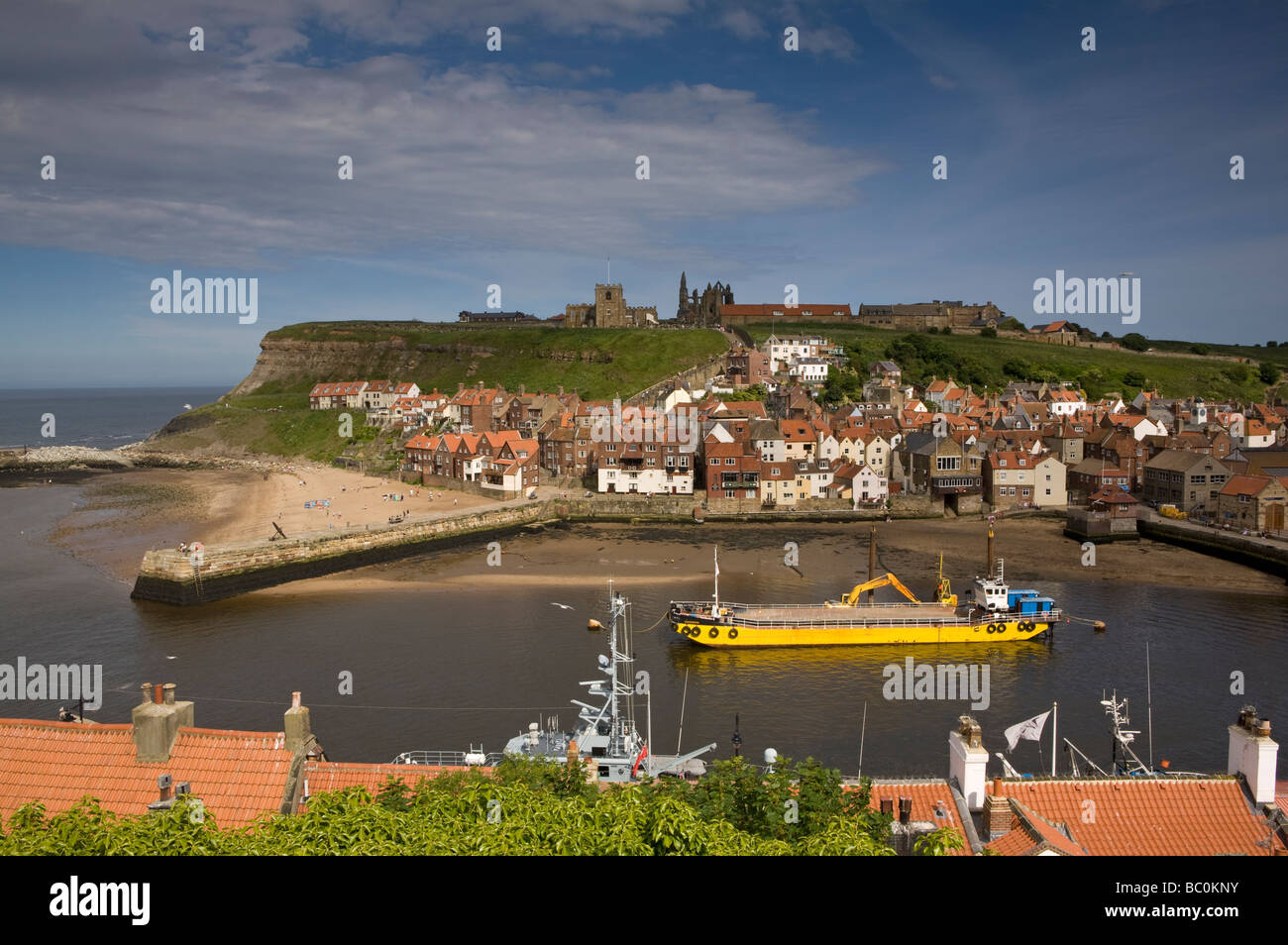 Busy seaside town hi-res stock photography and images - Alamy