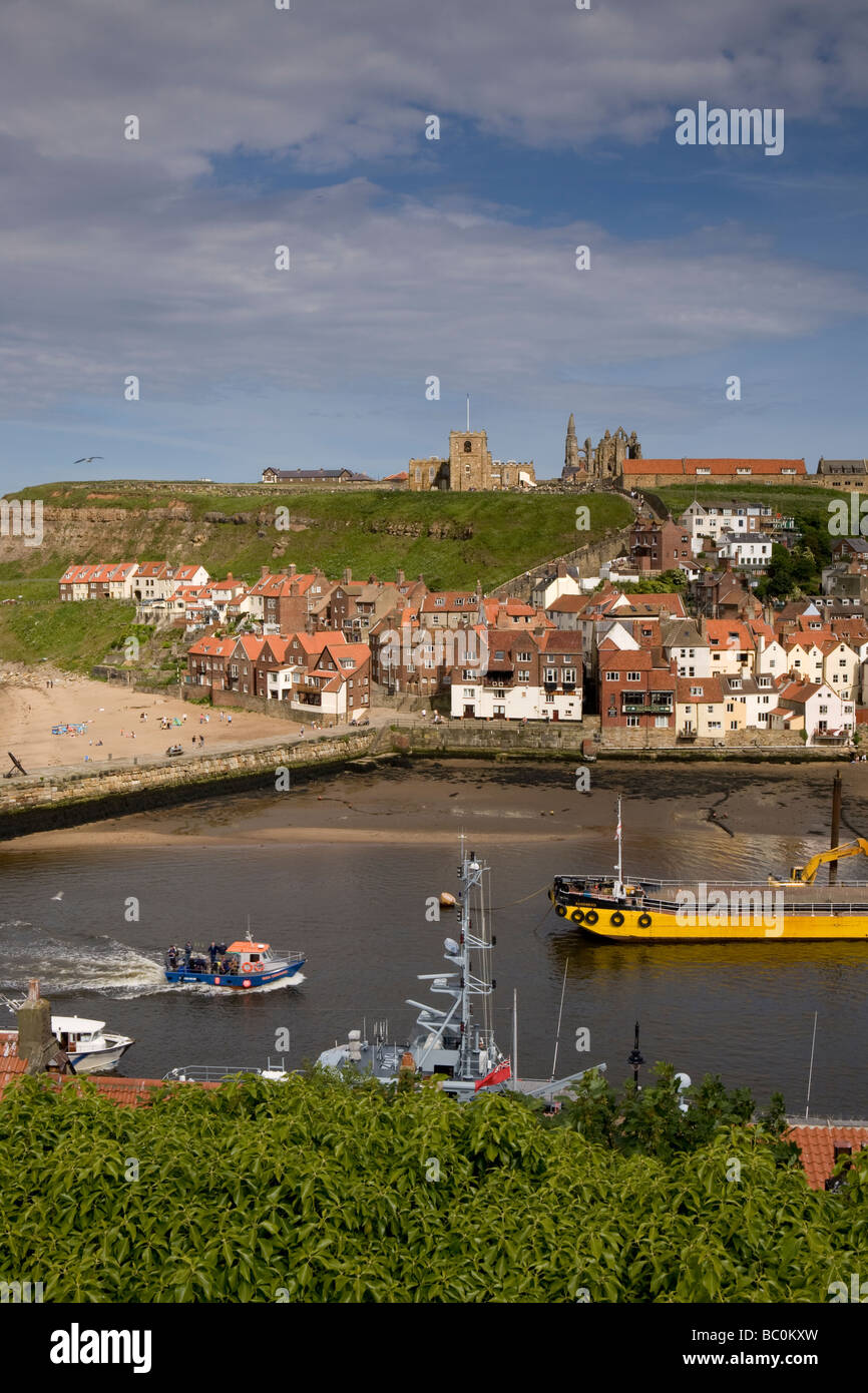 Busy seaside town hi-res stock photography and images - Alamy