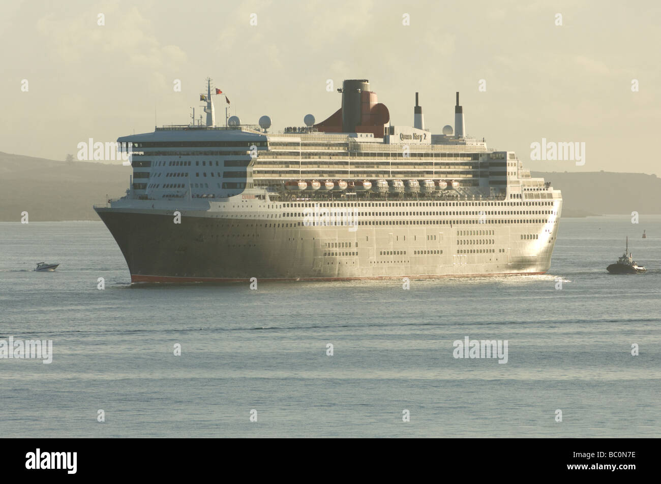 The Cunard Ocean Liner Queen Mary 2 enters the Waitamata Harbour in ...