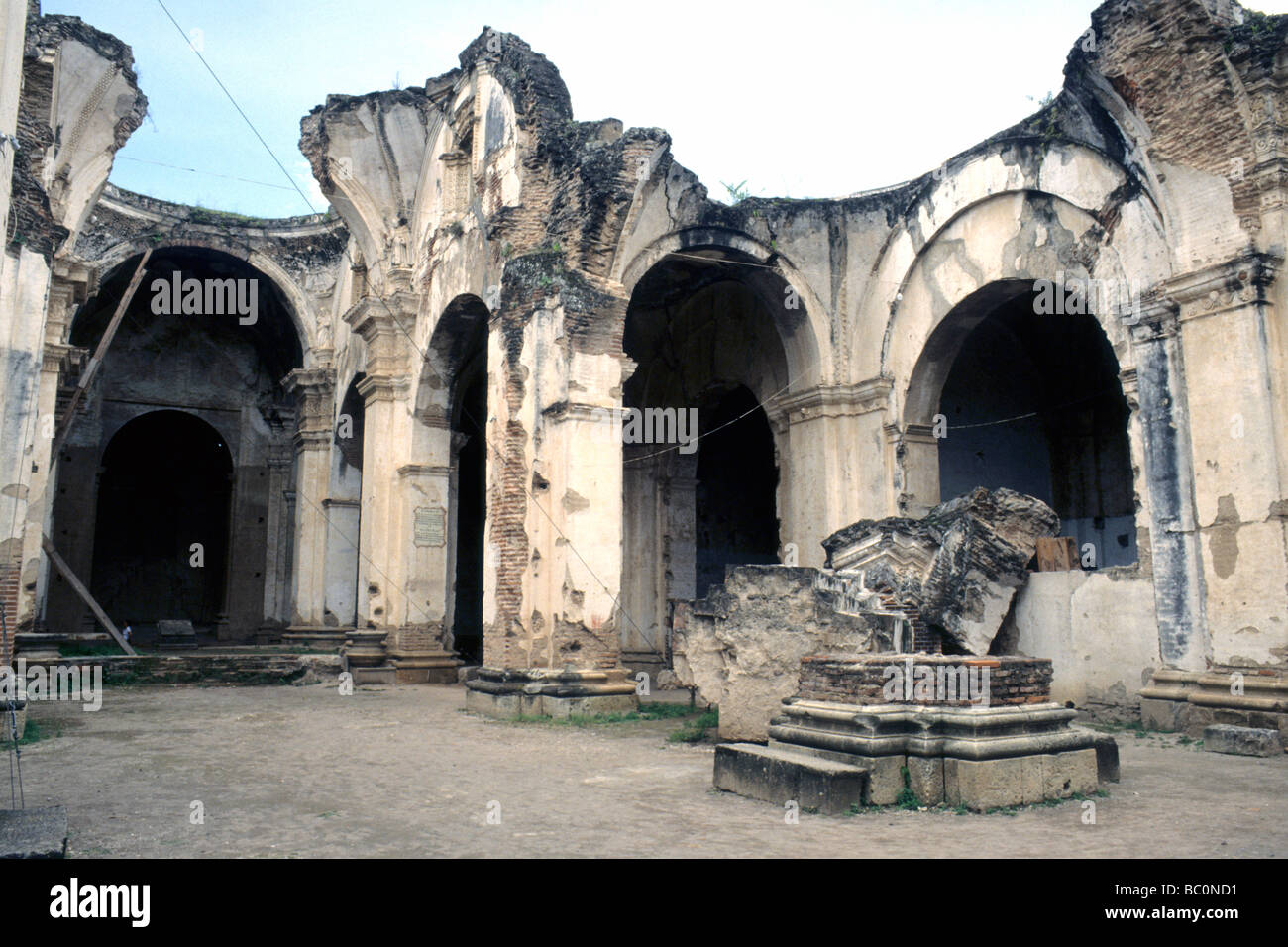 guatemala Destroyed church by the earthquake antigua Stock Photo - Alamy