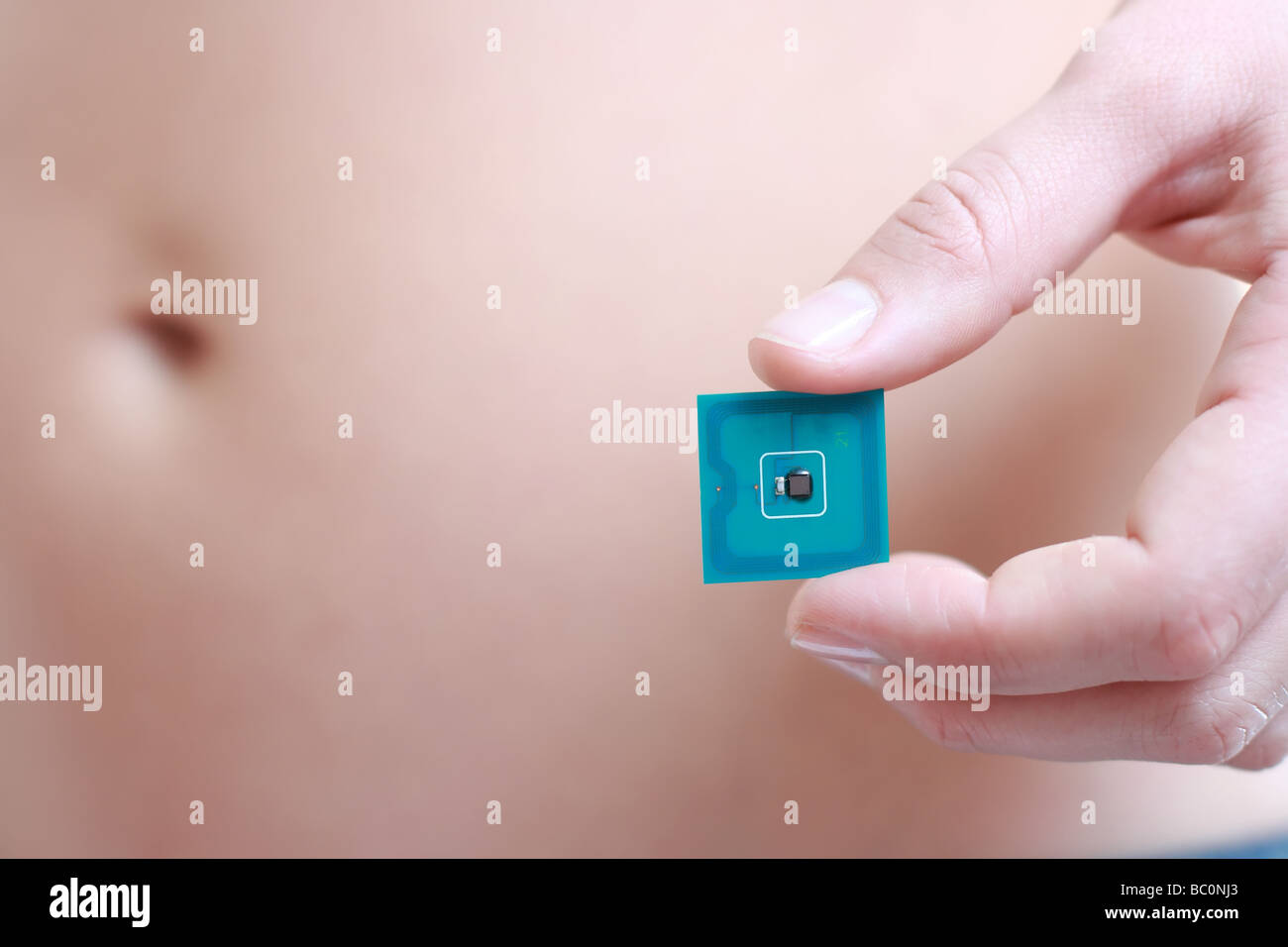Rfid tag in hand hi-res stock photography and images - Alamy