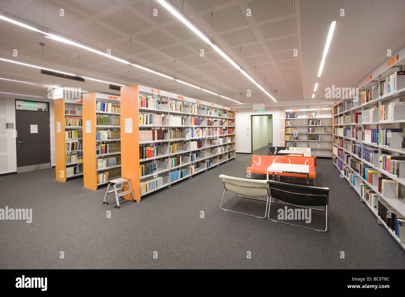 Library interior hi-res stock photography and images - Alamy