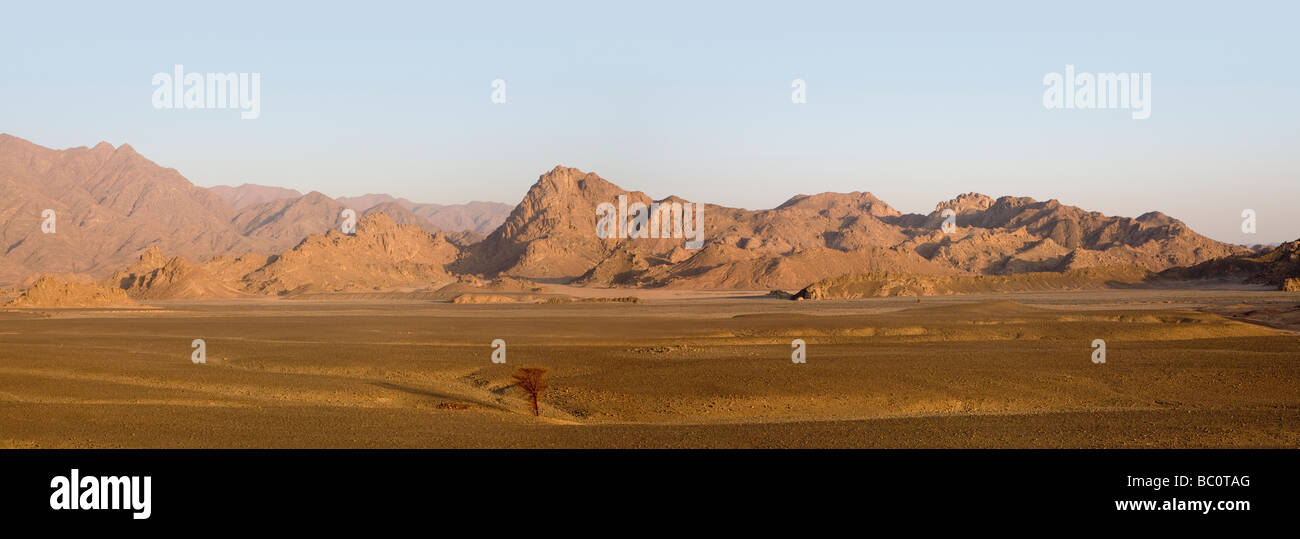 Egypt eastern desert hills hi-res stock photography and images - Alamy