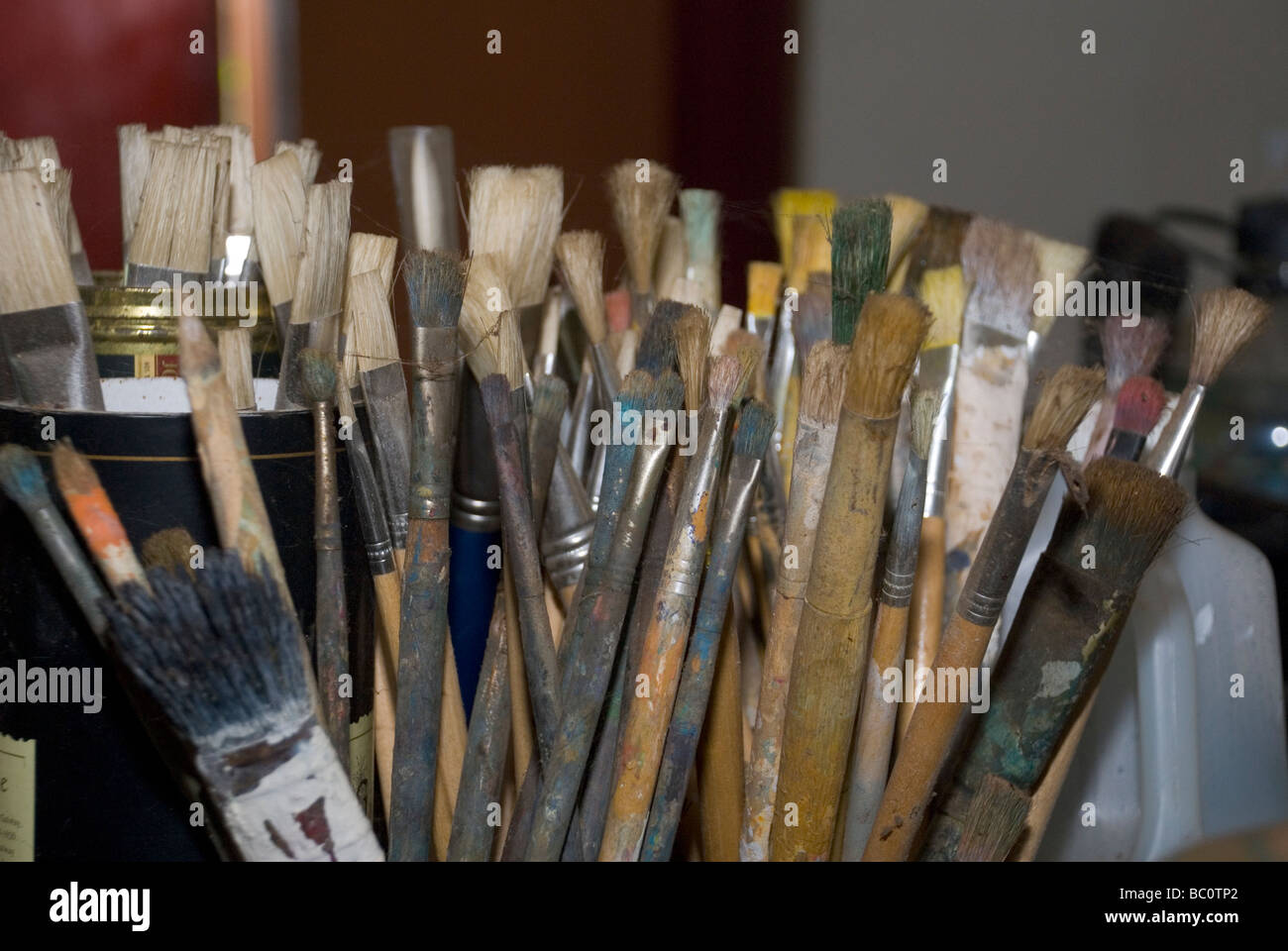 Assorted used paint brushes hi-res stock photography and images - Alamy