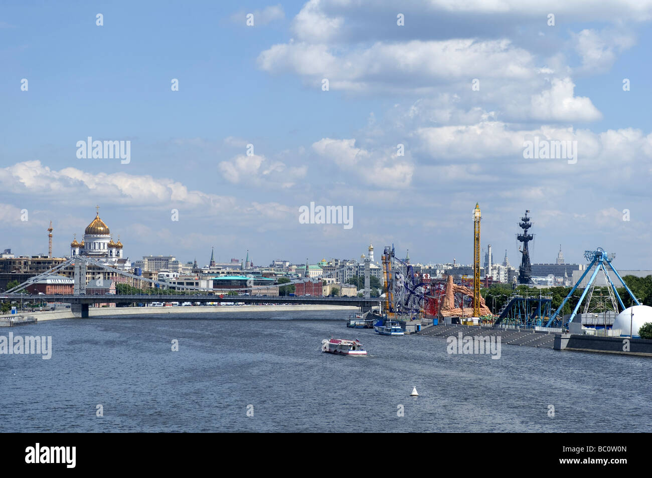Foot over bridge view hi-res stock photography and images - Alamy