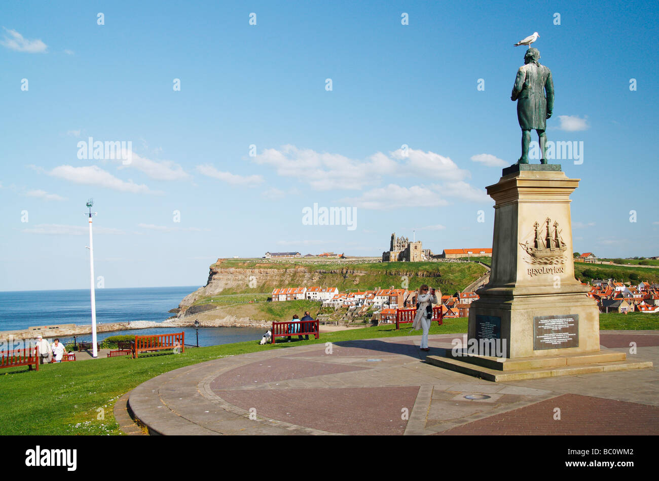 Statue captain james cook whitby hi-res stock photography and images ...