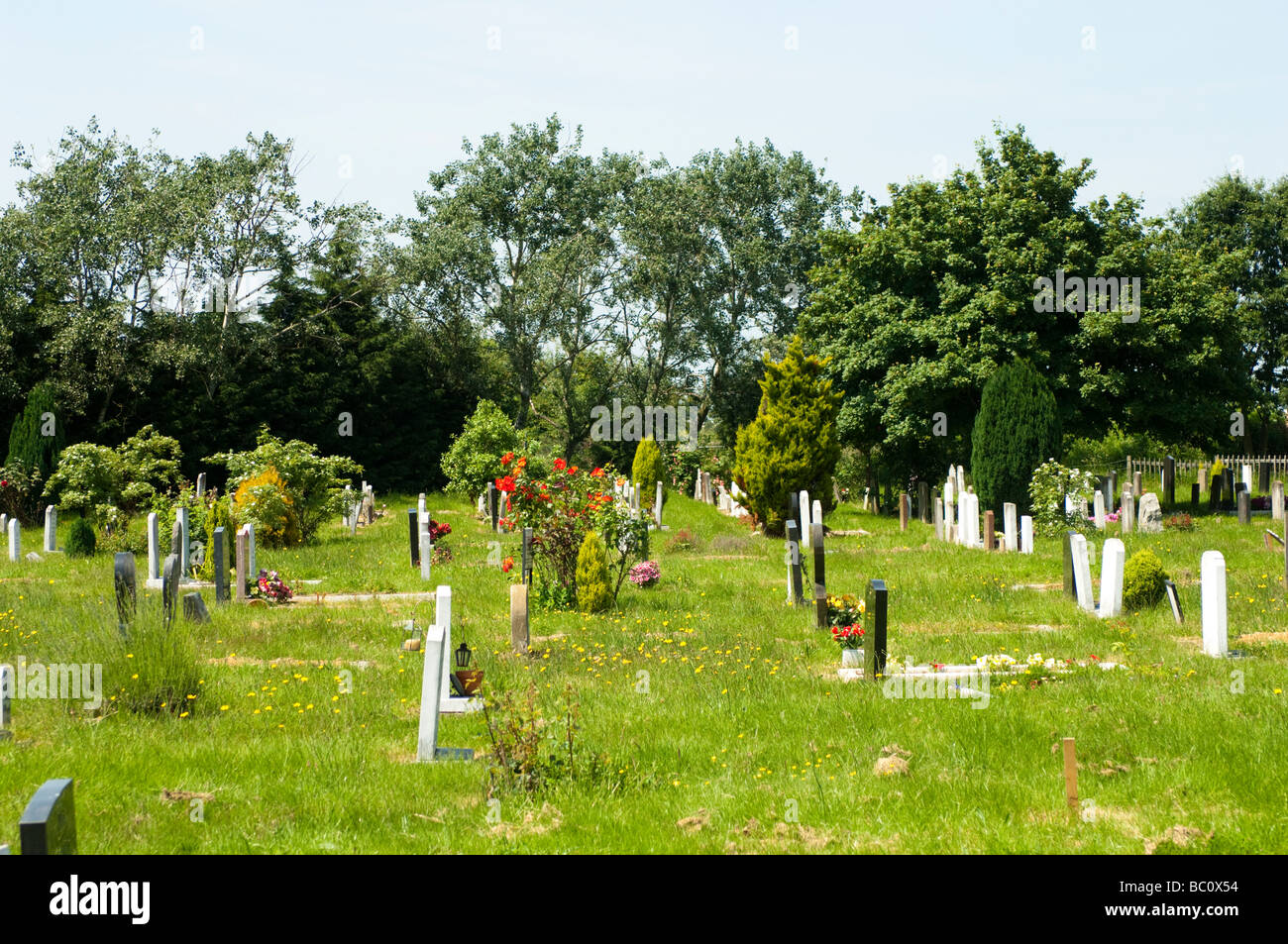 Hatton Cemetery, Moslem graves facing Mecca, Middlesex, UK Stock Photo ...