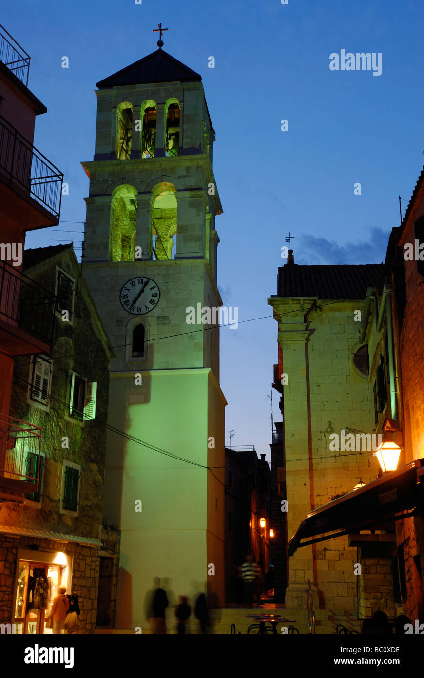 Floodlit church hi-res stock photography and images - Alamy