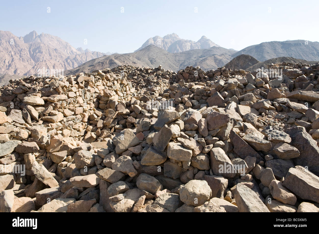 Roman Fort protecting the quarries at Umm Balad (ancient Domitaine ...