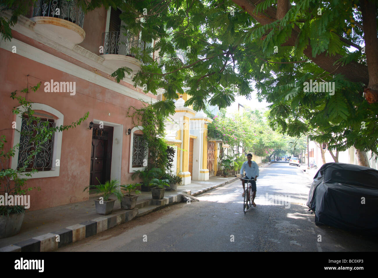 Streets of pondicherry hi-res stock photography and images - Alamy
