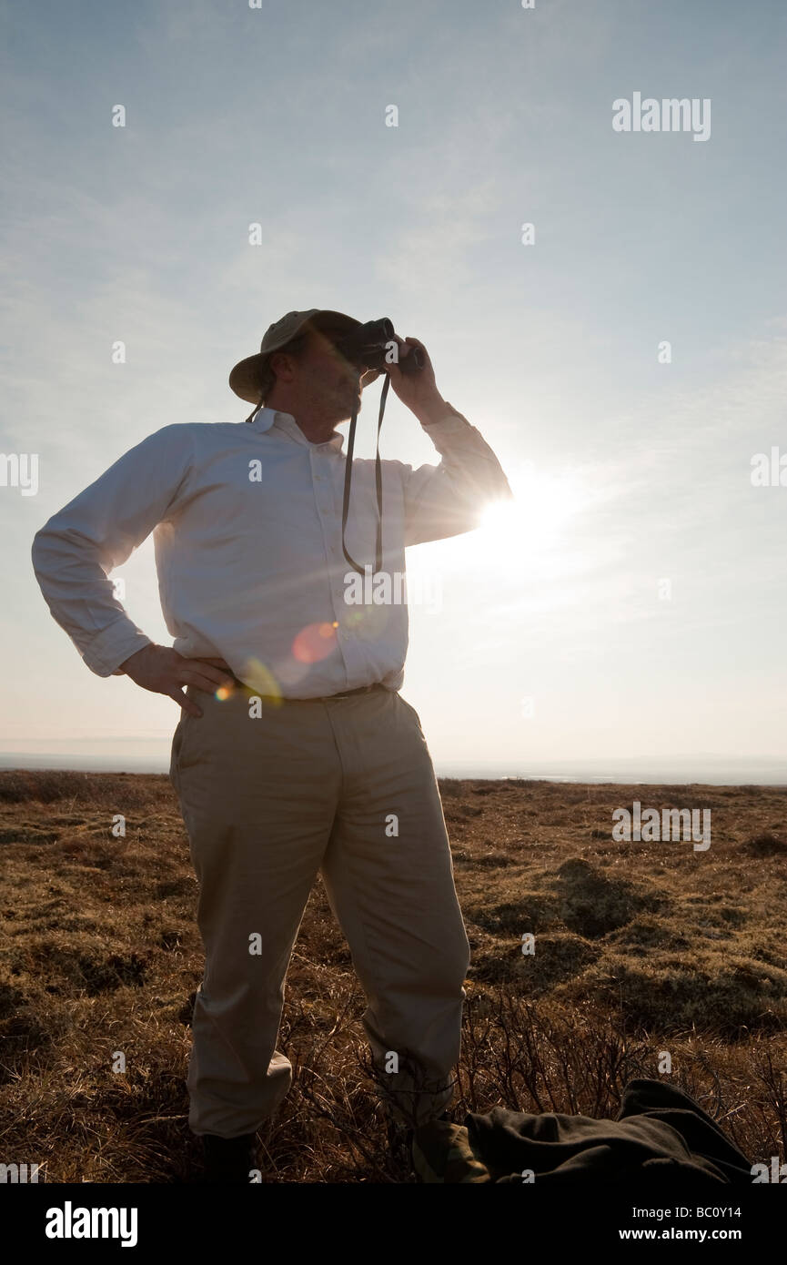 A BIRD WATCHER LOOKS THROUGH HIS BINOCULARS Stock Photo - Alamy