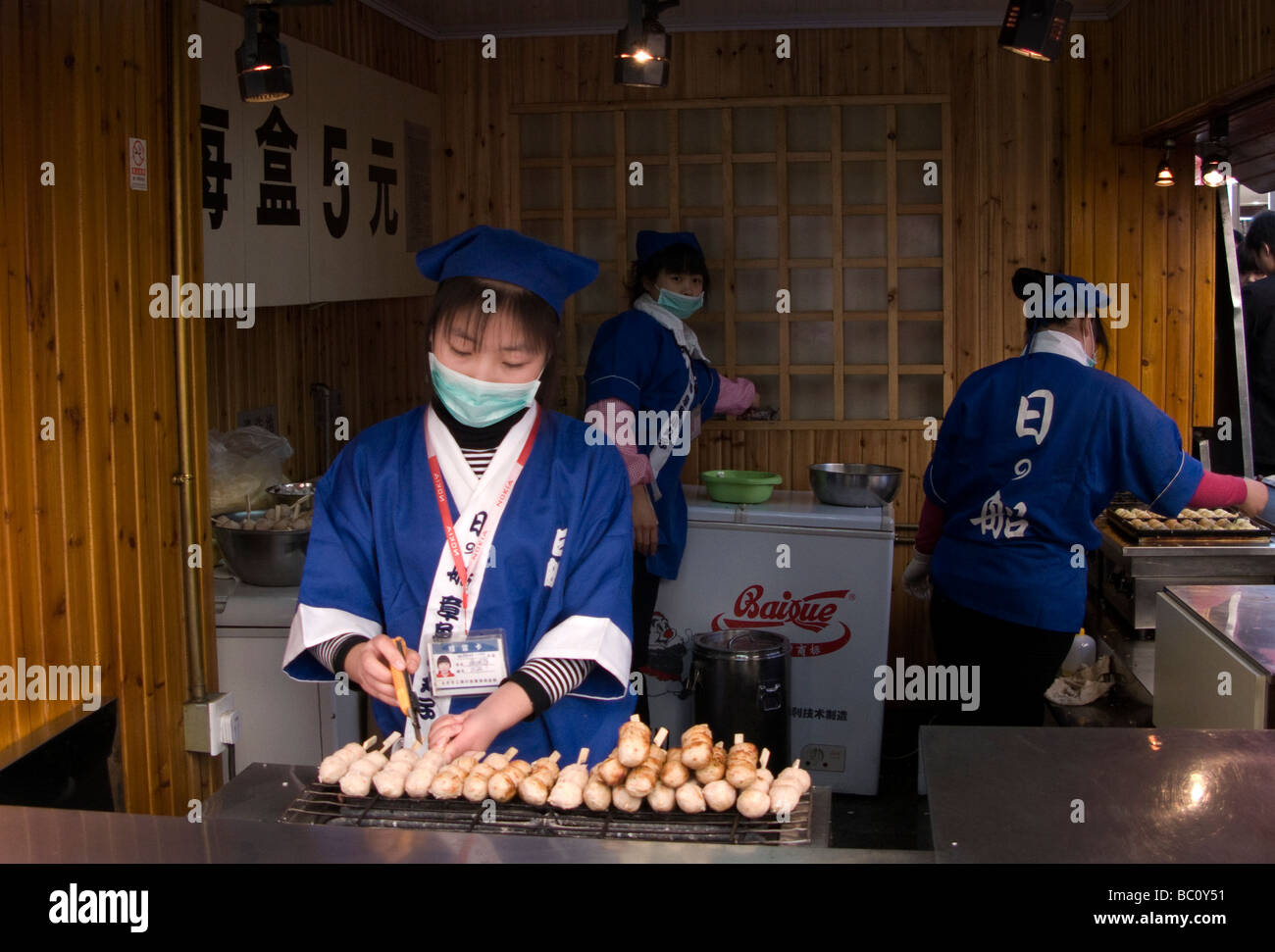 Asian street food market chef hi-res stock photography and images - Alamy