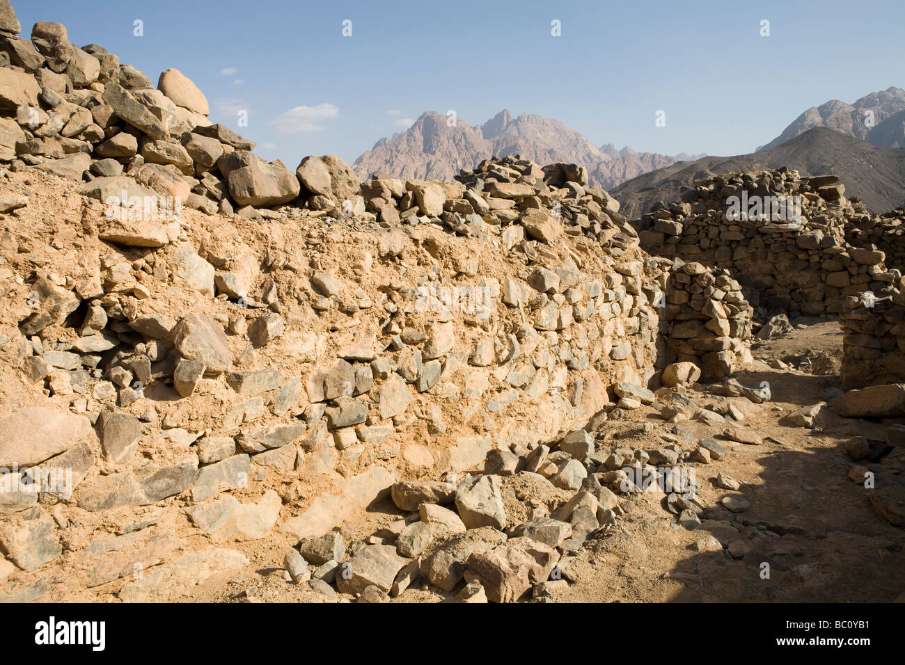 Roman Fort protecting the quarries at Umm Balad (ancient Domitaine ...