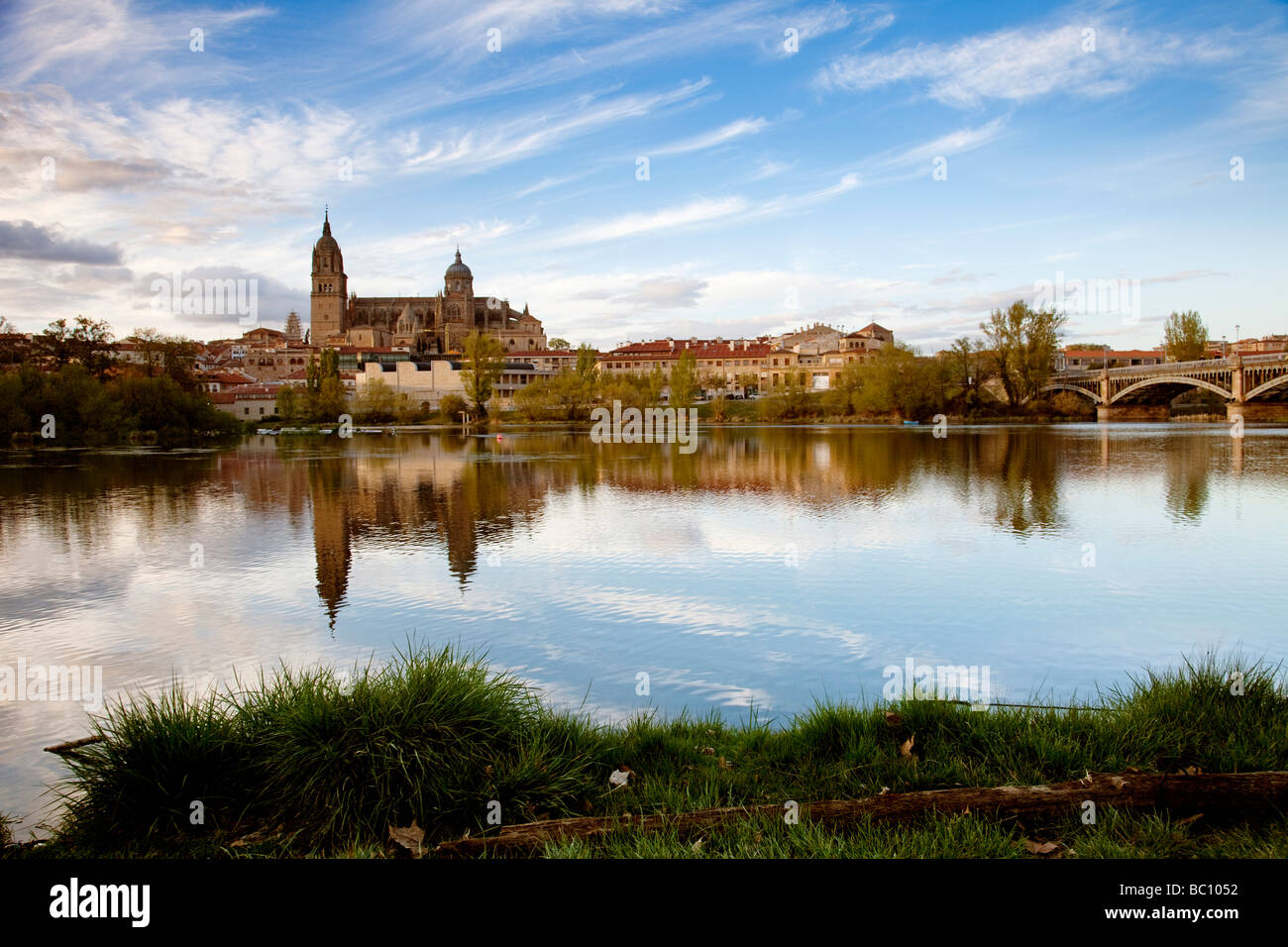 Puentes historicos hi-res stock photography and images - Alamy
