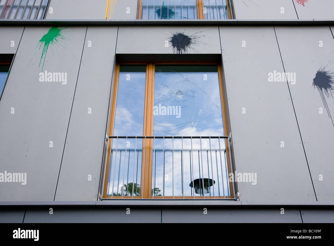fassade broken window and paint bomb Stock Photo - Alamy