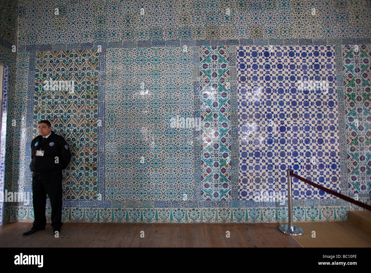 Wall decoration in topkapi palace hi-res stock photography and images ...