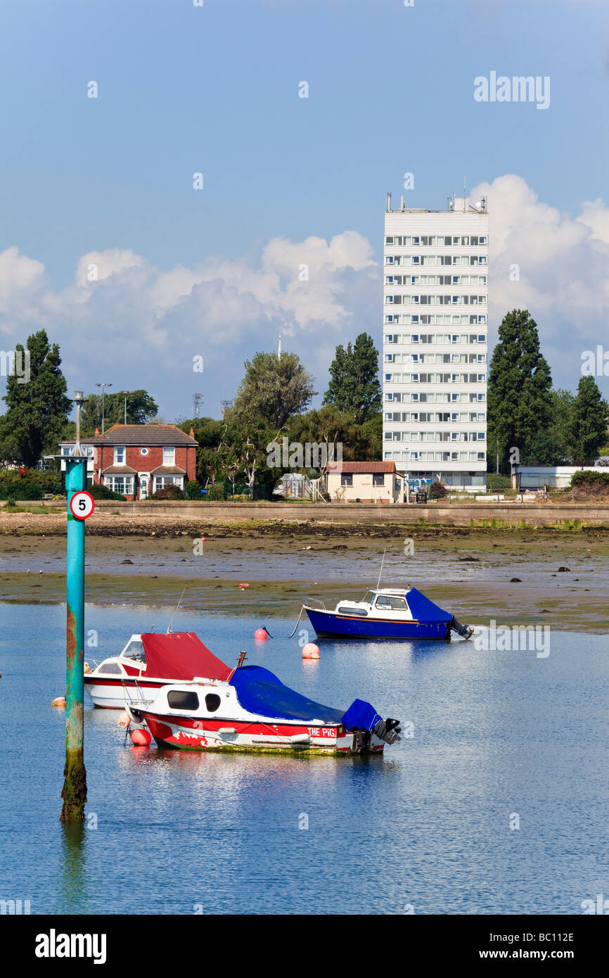 Marine harbour lock hi-res stock photography and images - Alamy
