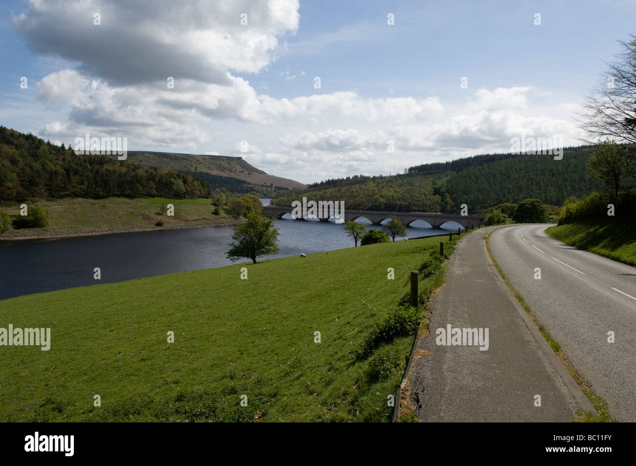 Ladybower Reservoir with A57 bridge & Bamford Edge in the distance ...