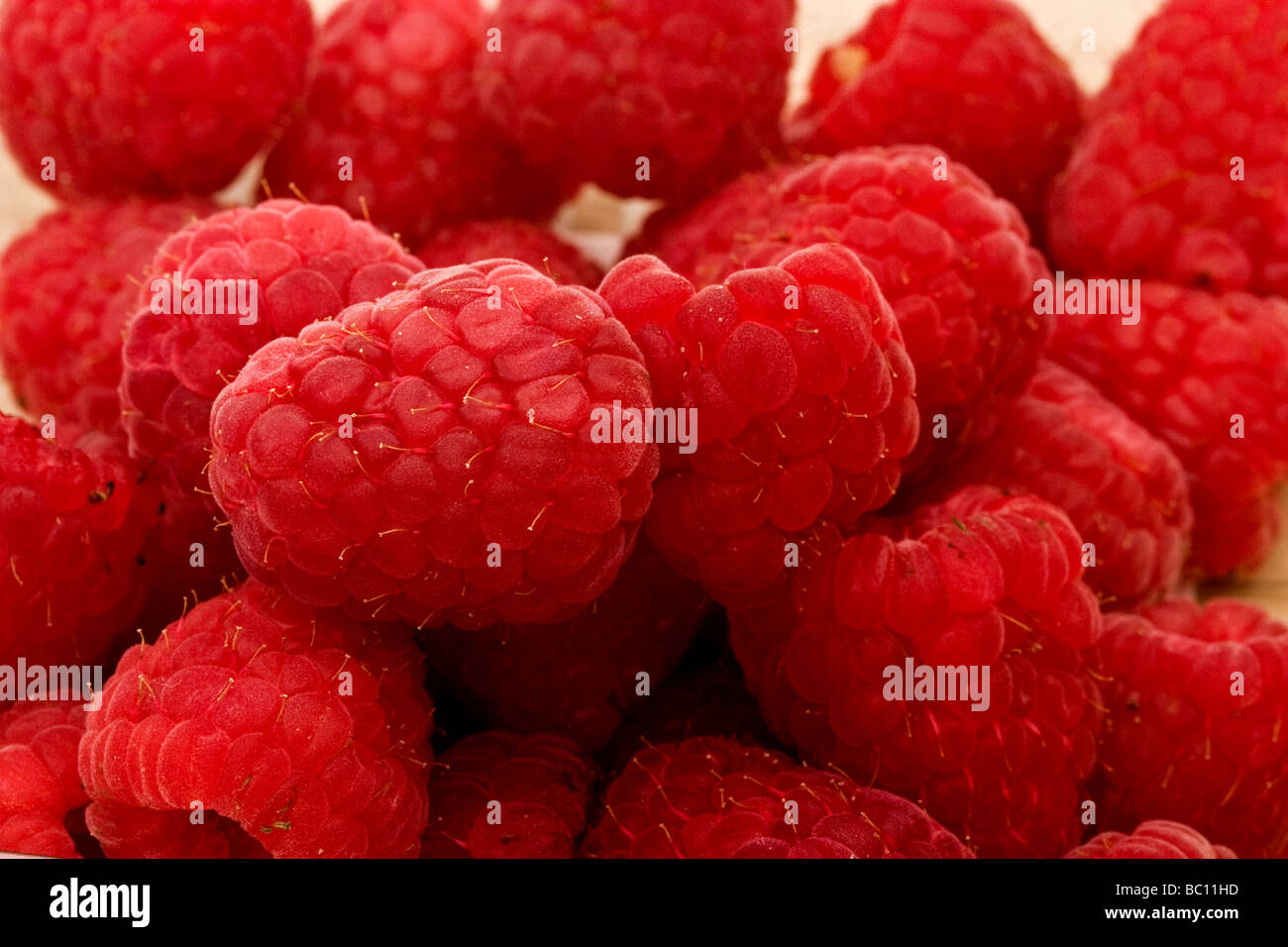 Pile of ripe red raspberries Stock Photo - Alamy