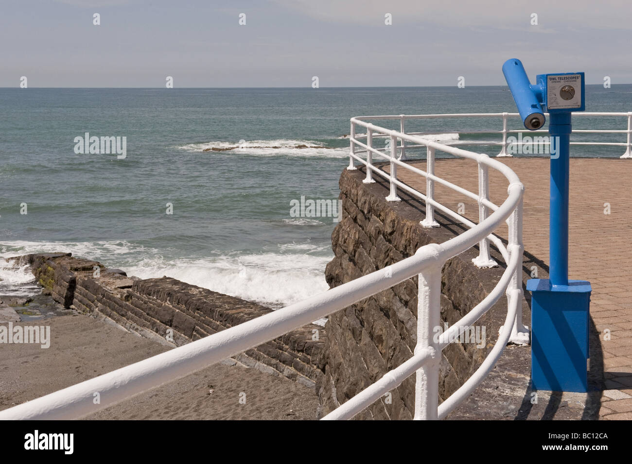 Railings front promenade sea hi-res stock photography and images - Alamy