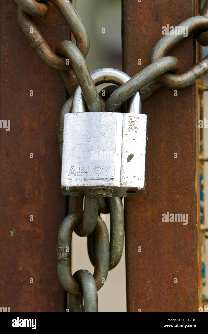 Padlock and chain Stock Photo - Alamy