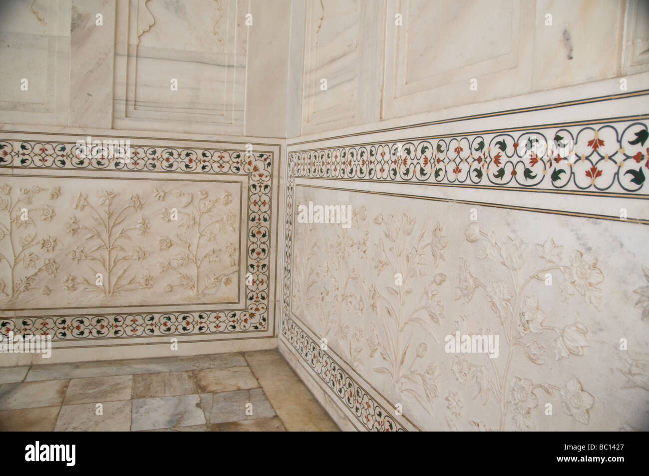 Taj Mahal,Agra.Uttar Pradesh, India.Intricate carving, inlaid Marble ...