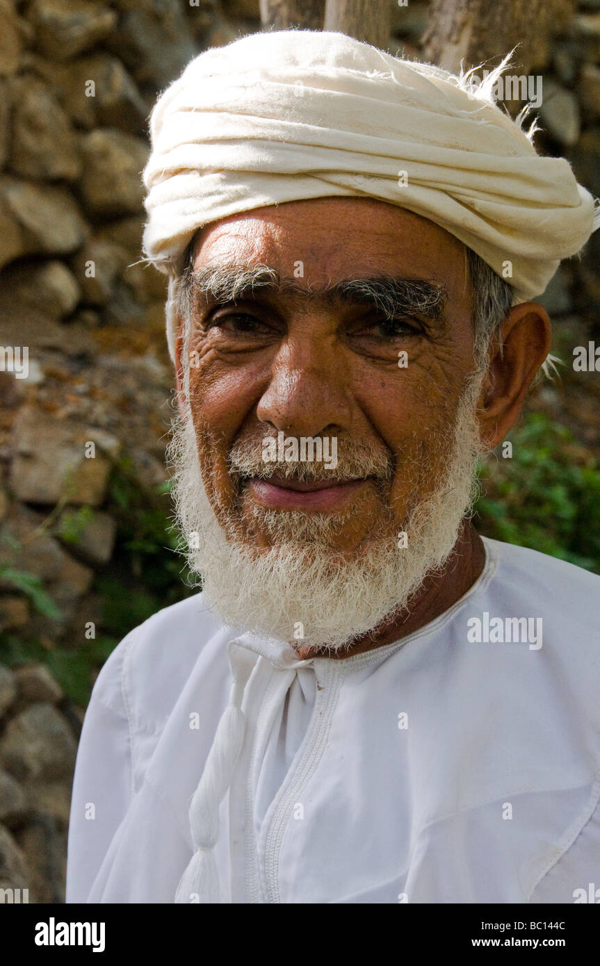 Old muslim arab man turban hi-res stock photography and images - Alamy