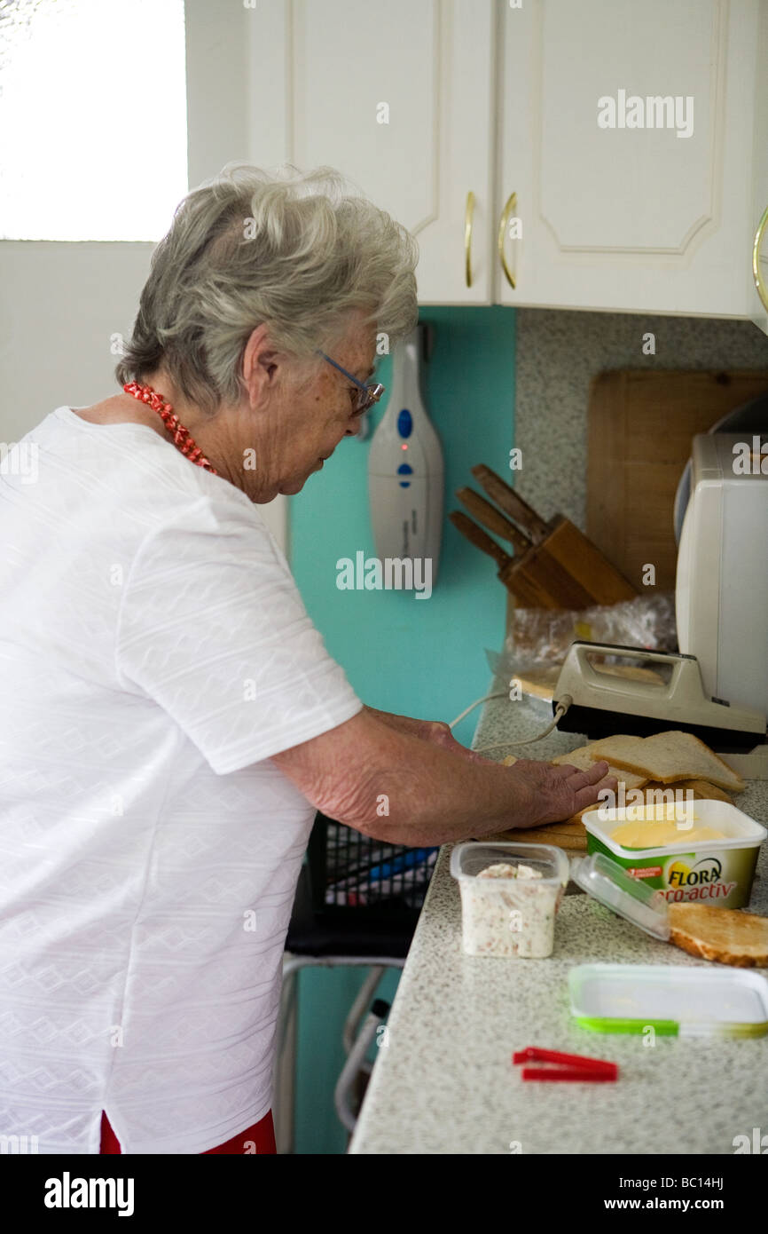 Making a sandwich and struggle hi-res stock photography and images - Alamy